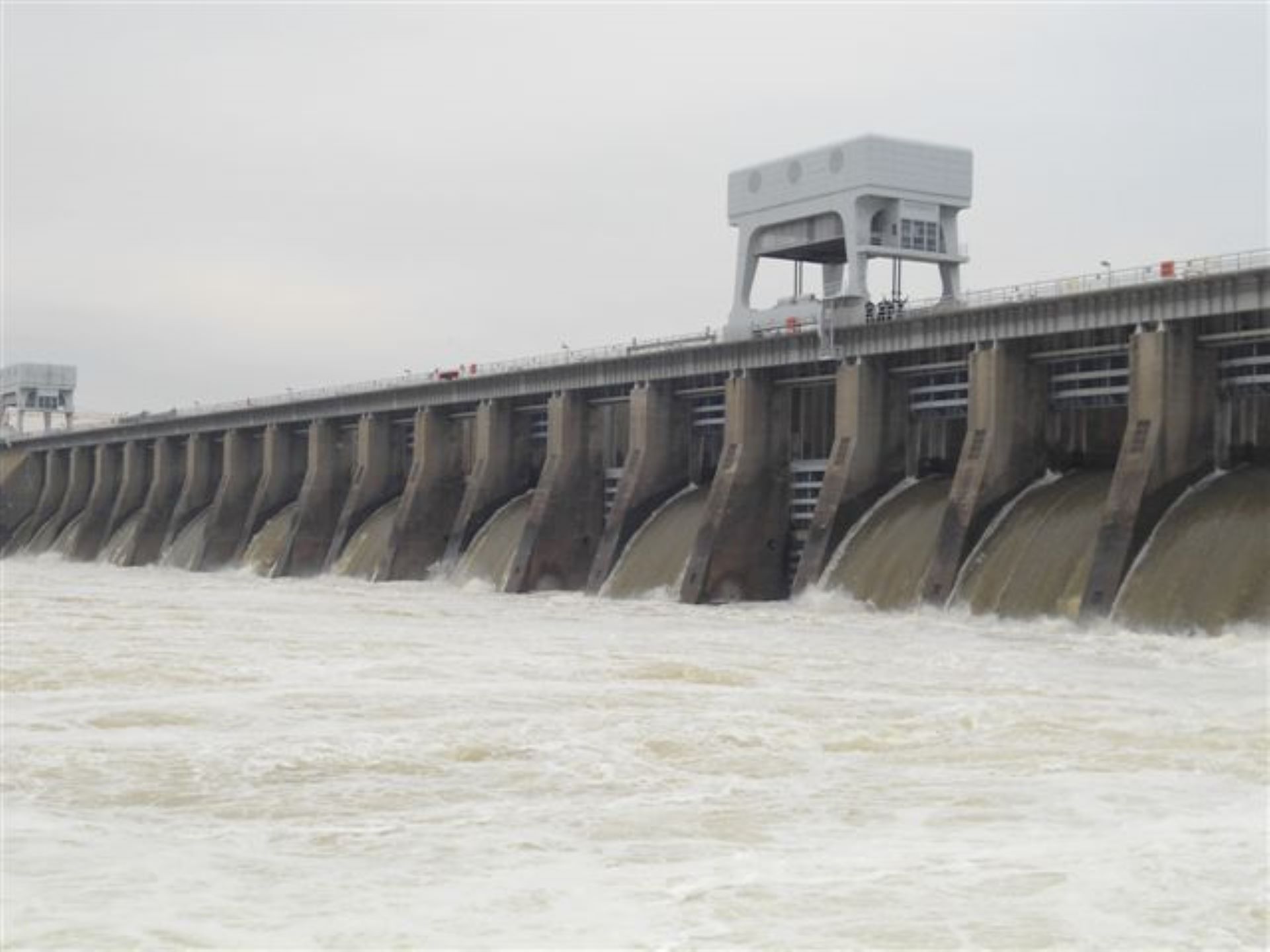 KENTUCKY DAM - GATEWAY TO THE TENNESSEE RIVER WATERWAY