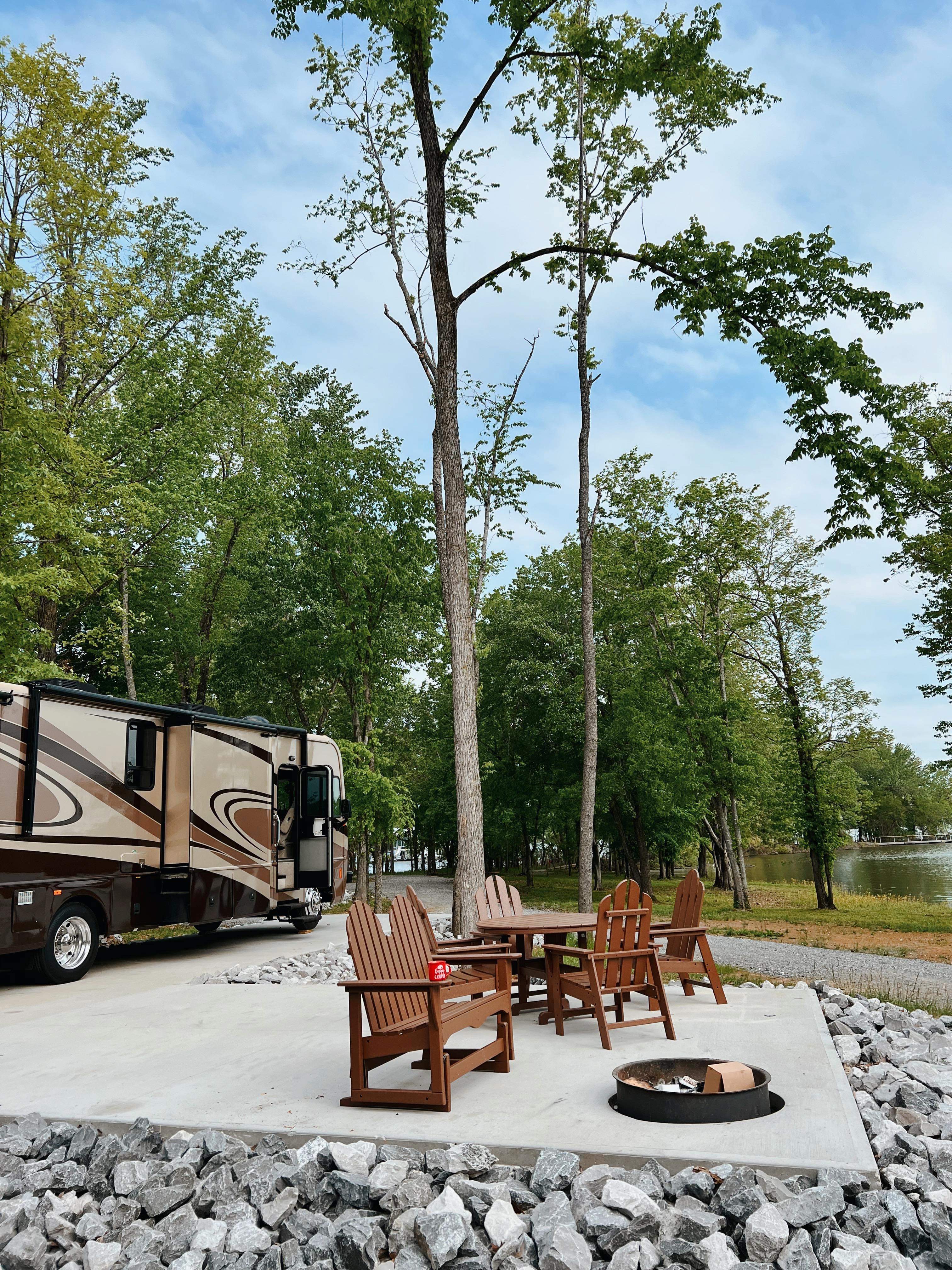 Pull Thru & Back In Kentucky Lake RV Campground | KOA