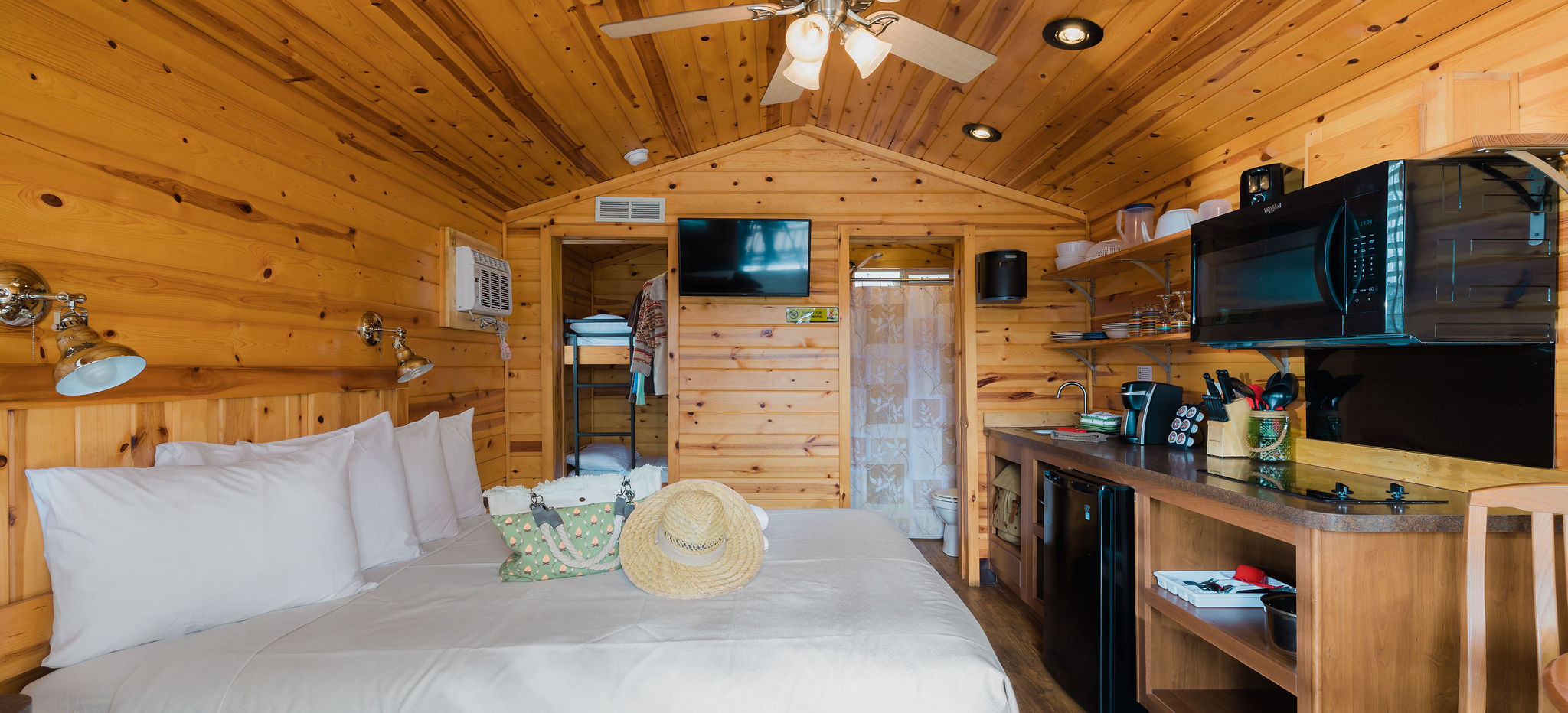 Camping and Deluxe Cabin Rentals | New Bern KOA Holiday