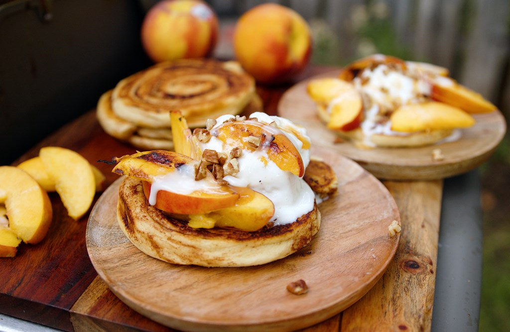 Cinnamon Roll Grilled Peach Sundaes
