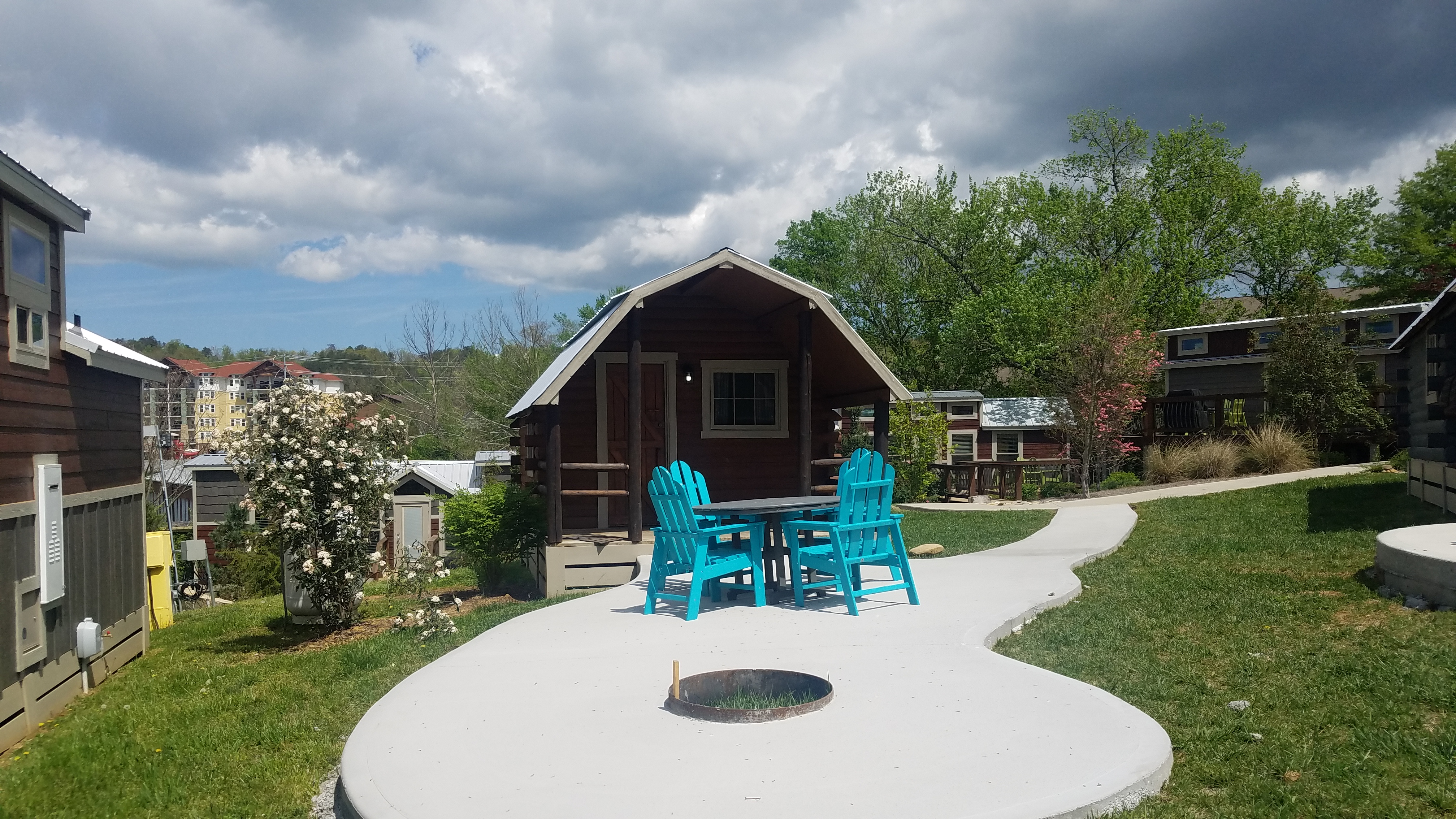 Deluxe Camping Cabins | Pigeon Forge/Gatlinburg KOA Holiday