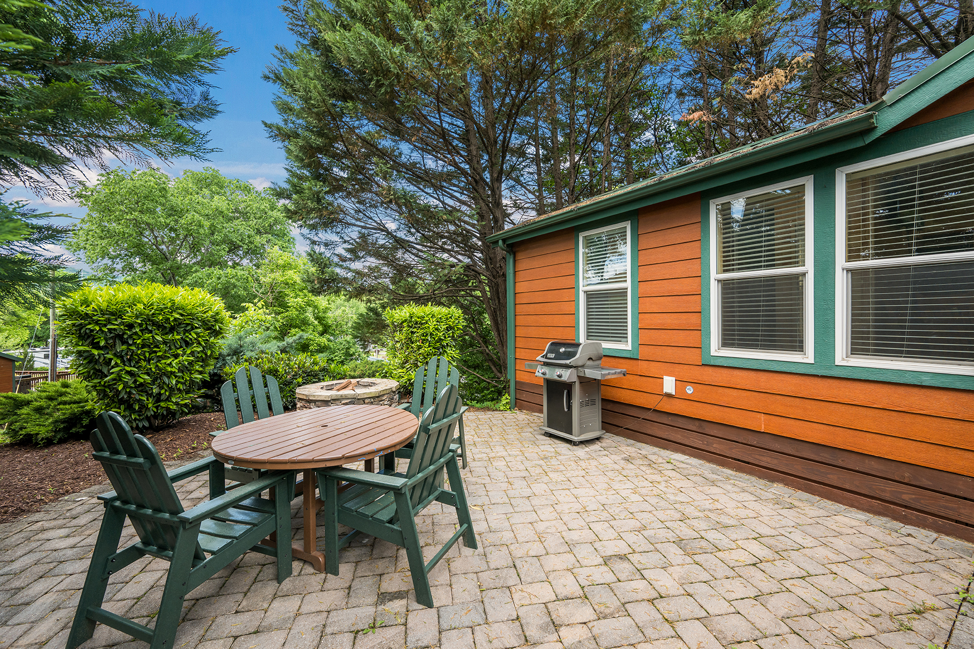 Deluxe Camping Cabins | Pigeon Forge/Gatlinburg KOA Holiday