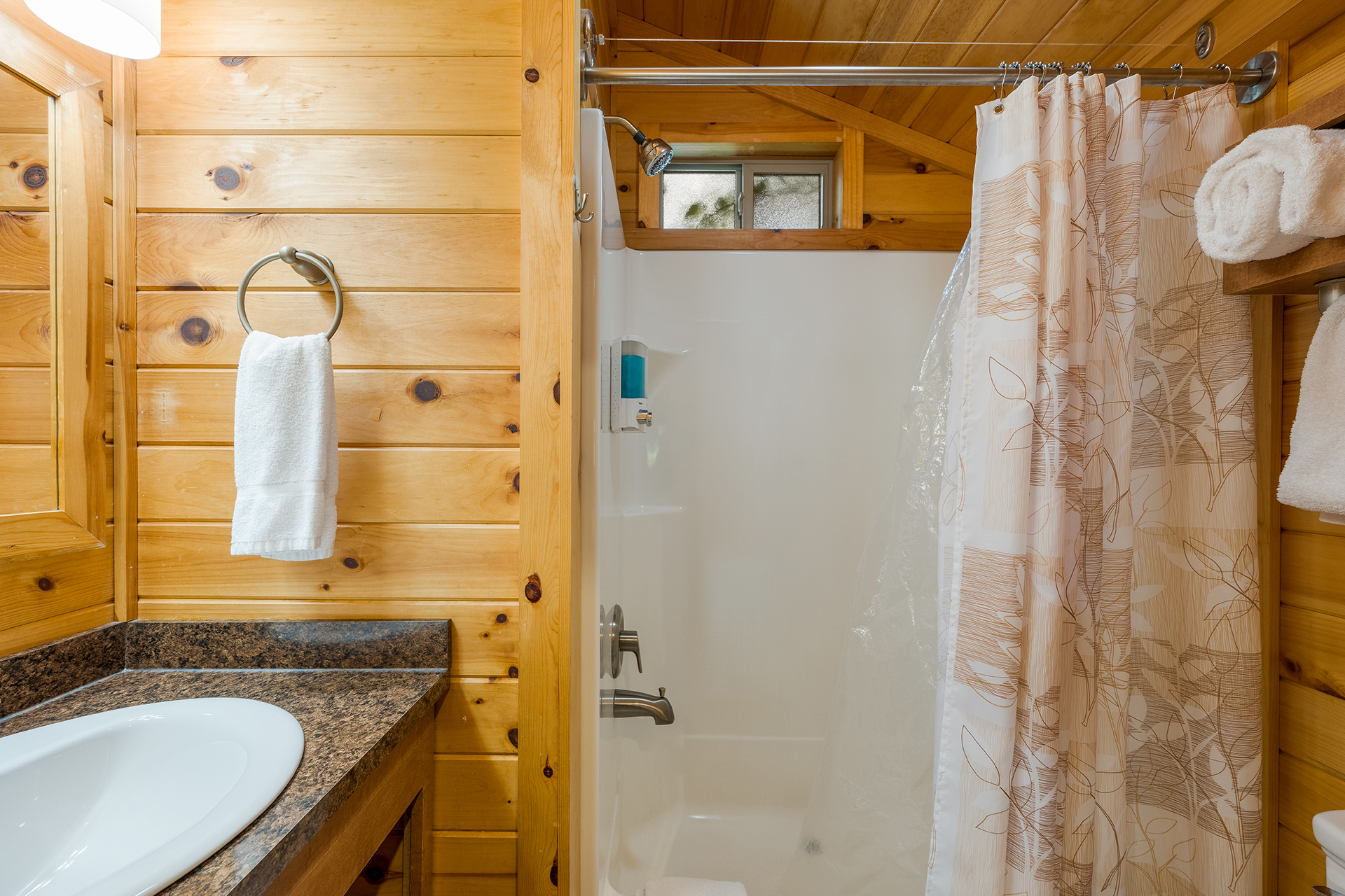 Deluxe Camping Cabins | Pigeon Forge/Gatlinburg KOA Holiday