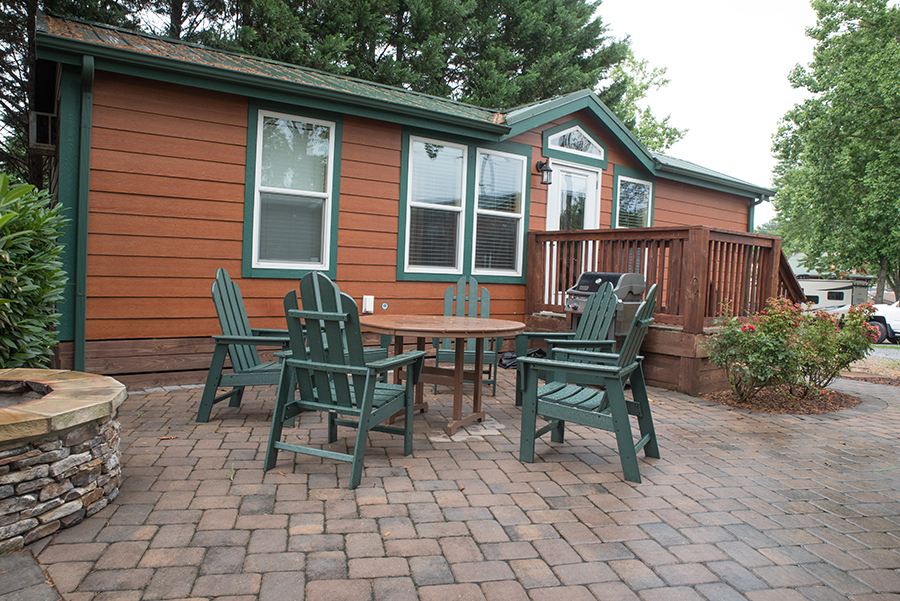 Deluxe Camping Cabins | Pigeon Forge/Gatlinburg KOA Holiday