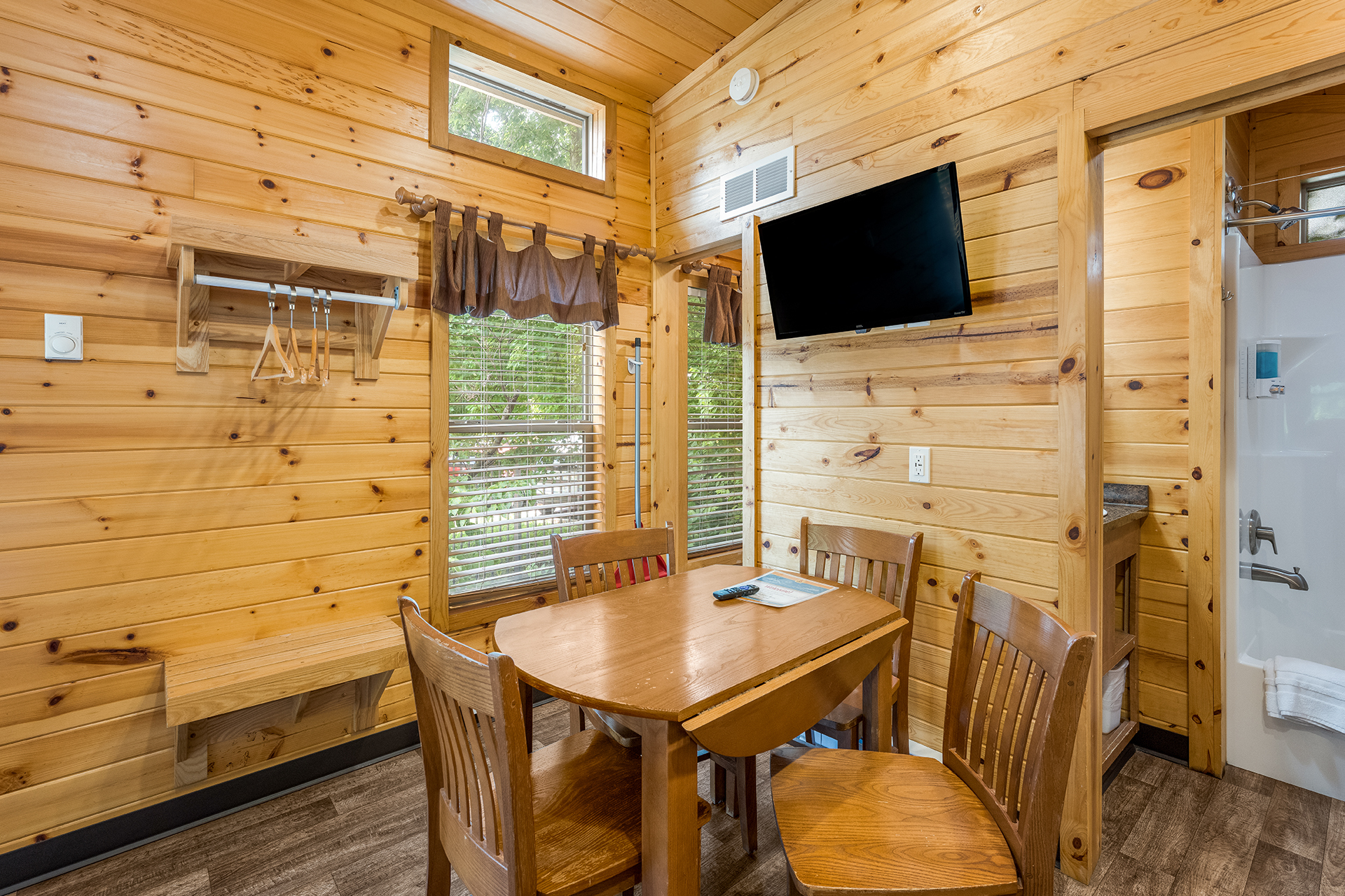 Deluxe Camping Cabins | Pigeon Forge/Gatlinburg KOA Holiday