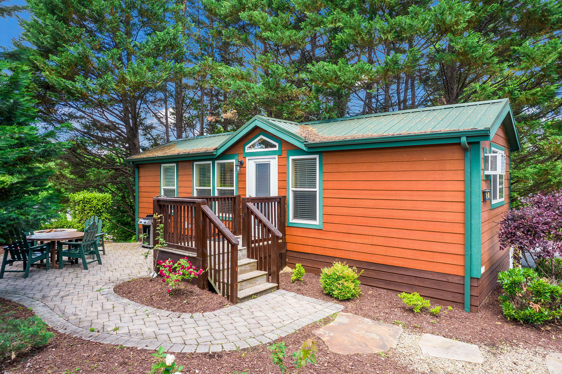 Deluxe Camping Cabins | Pigeon Forge/Gatlinburg KOA Holiday