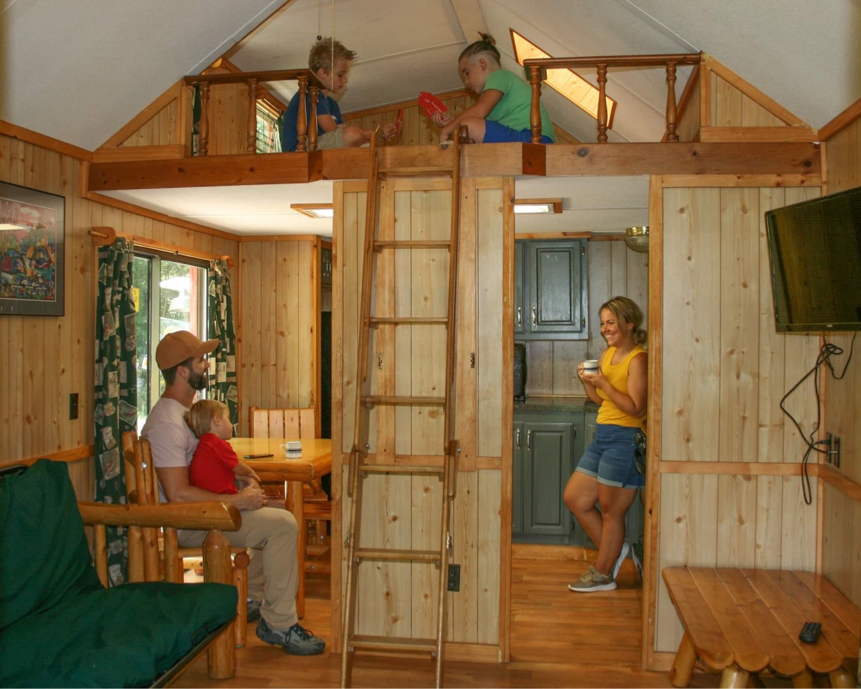 Mt. Vernon, Kentucky Lodging | Renfro Valley KOA Holiday