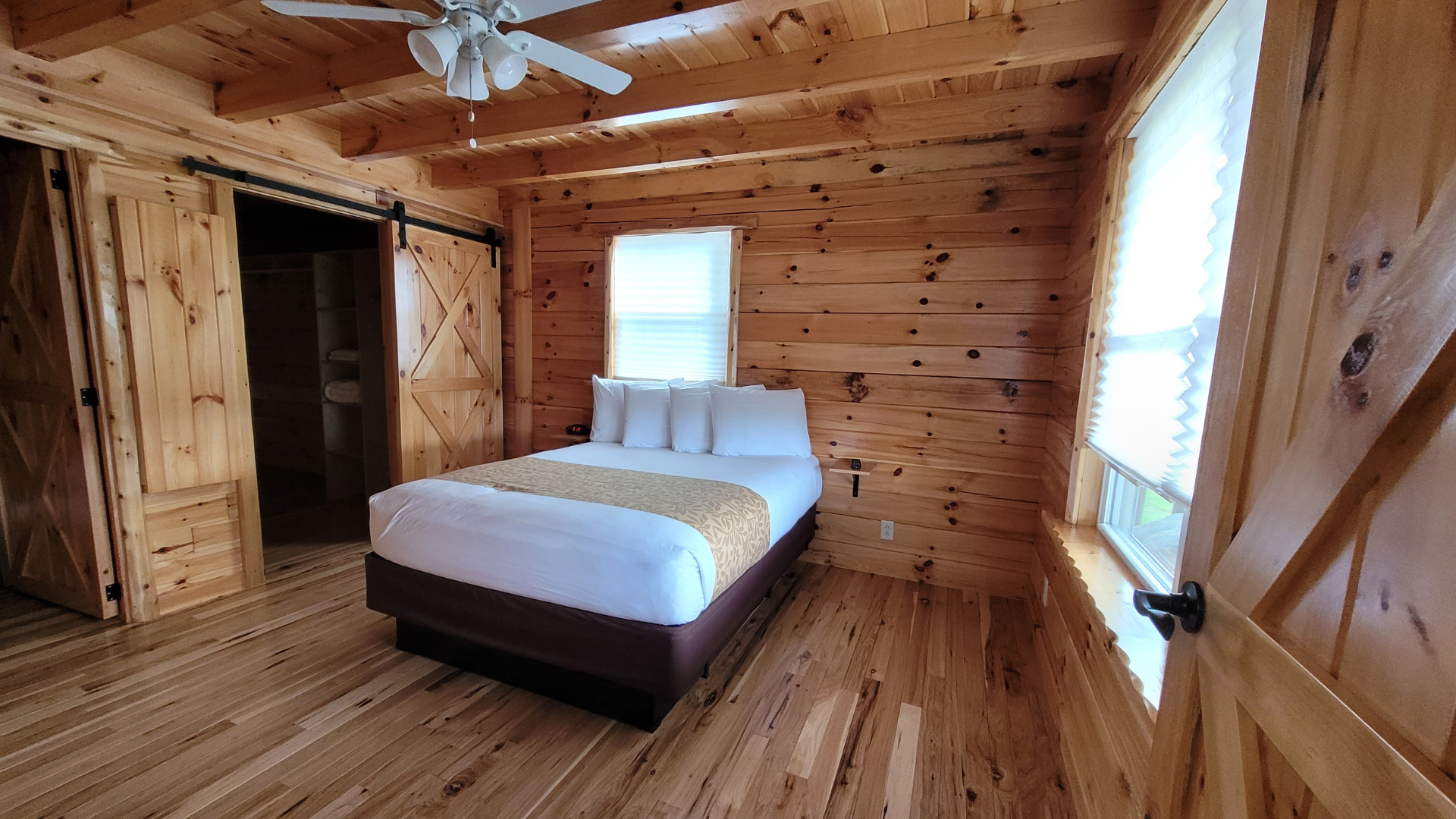 Cabin Camping & Glamping in Sunbury, Ohio | KOA Holiday
