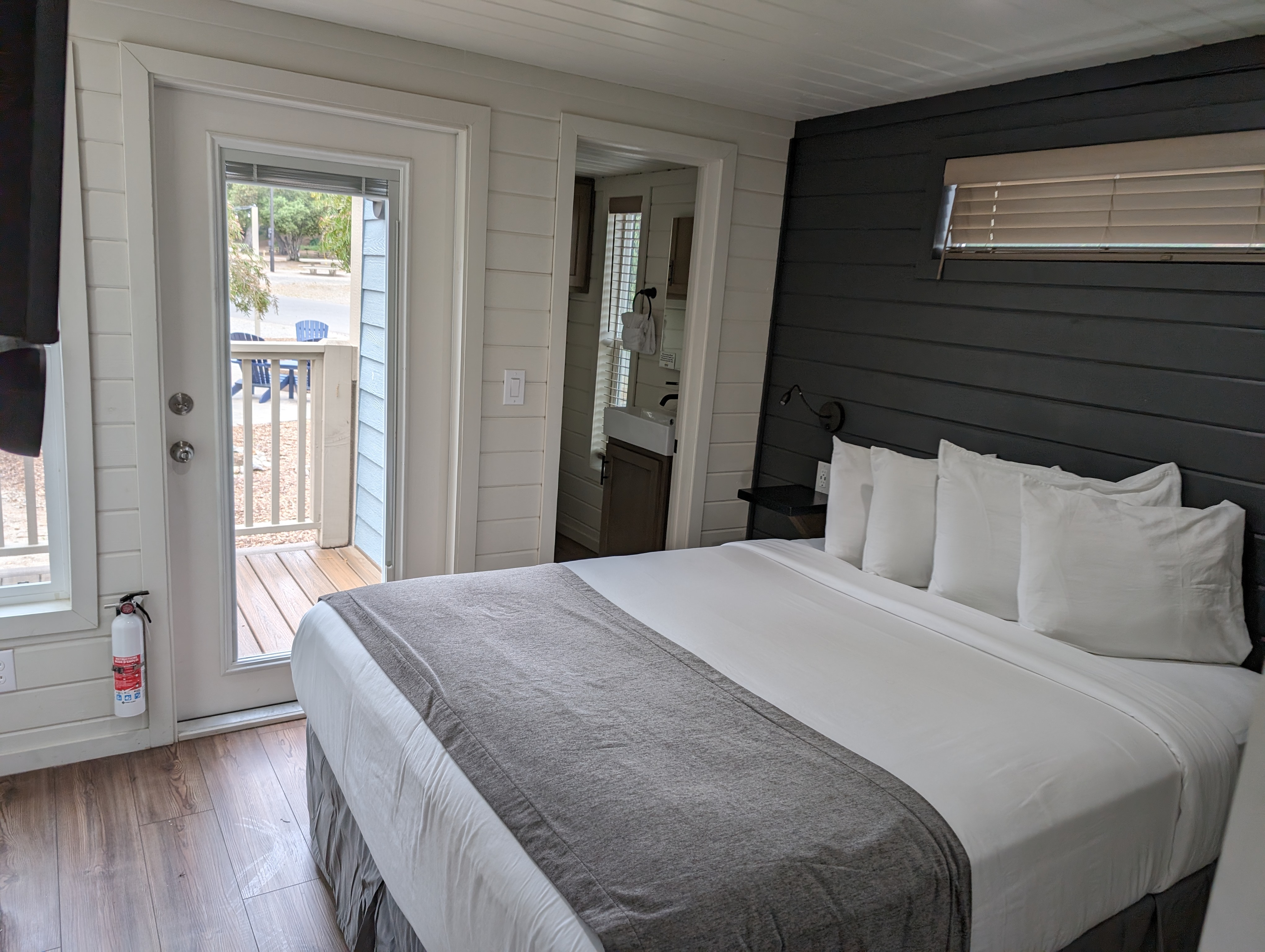 Cabin Campground Sites | Temecula KOA at Vail Lake